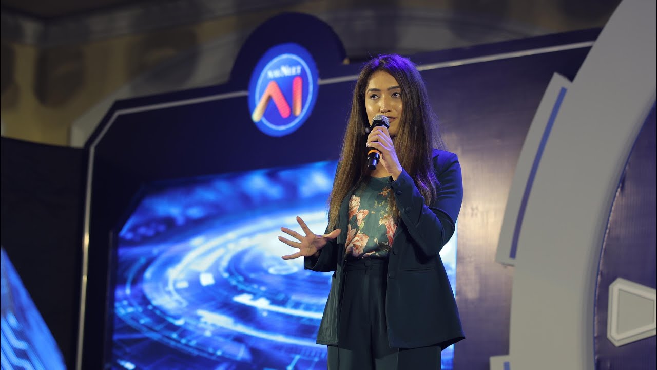 Anchor Shraddha Shinde hosting the Launch of Navneet AI - YouTube