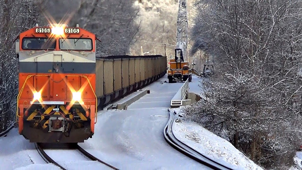 Interstate Leading NS 614 In The Snow - YouTube