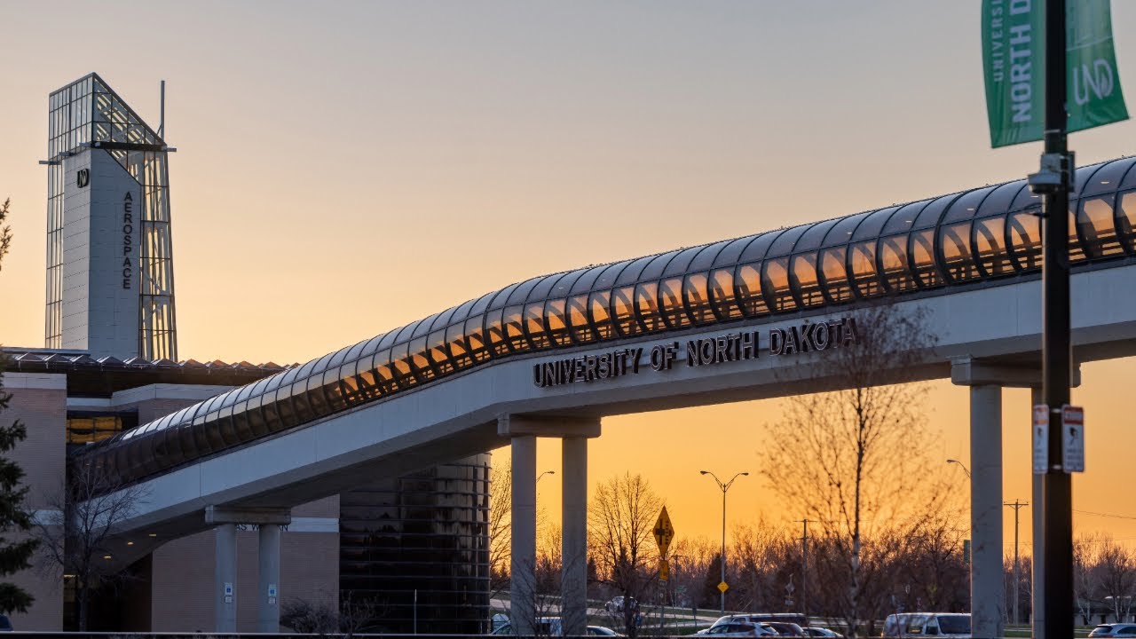 UND Aerospace Virtual Tour - YouTube