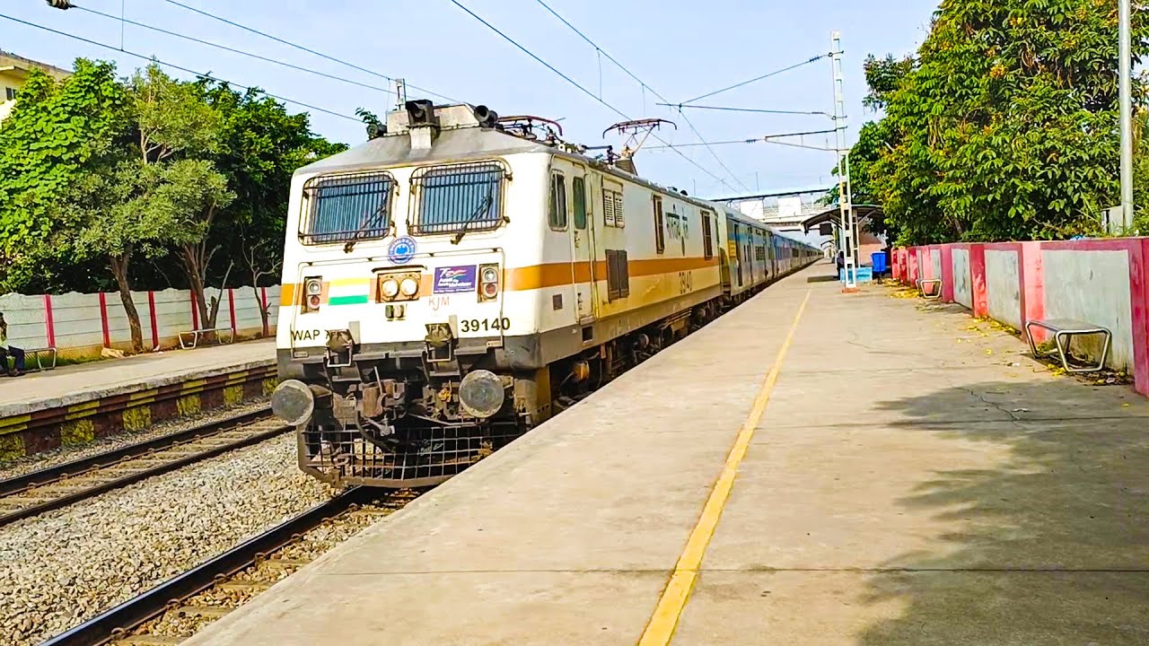 Lalbagh Superfast Express is on firing speed at Hoodi - YouTube