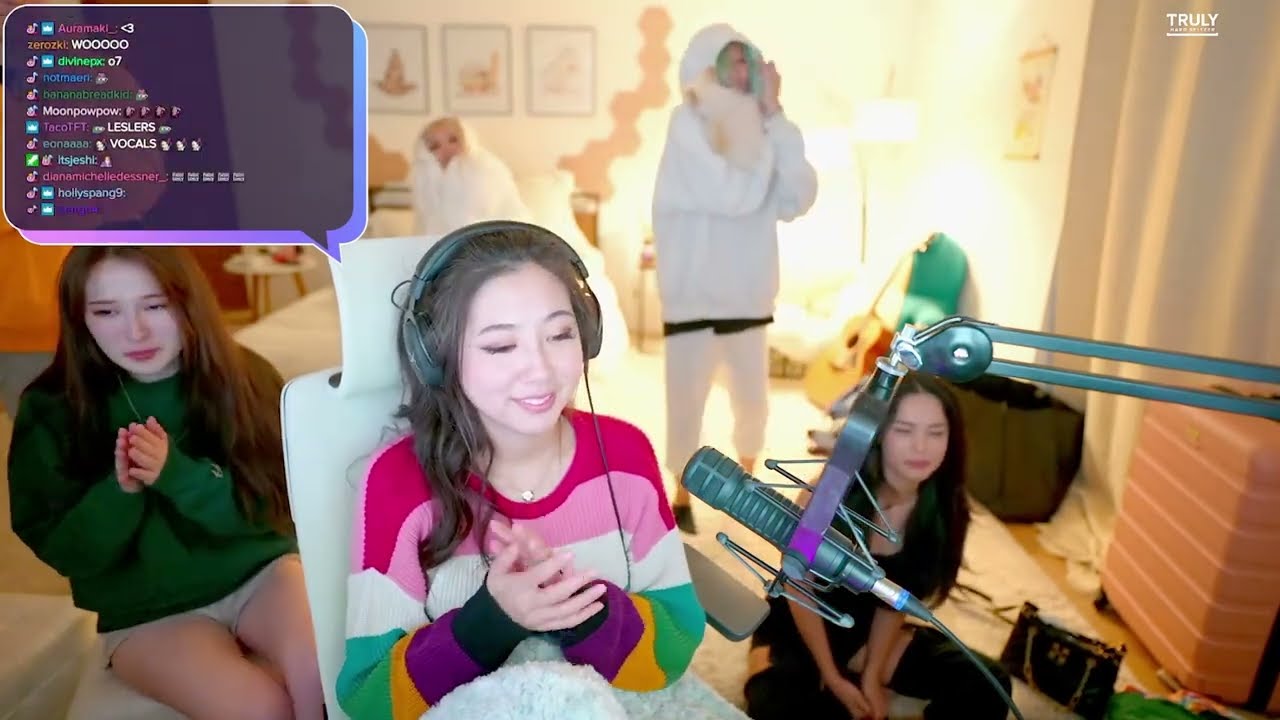 Fuslie covers LilyPichu's Dreamy Night with the roomies [Leslie Day ...