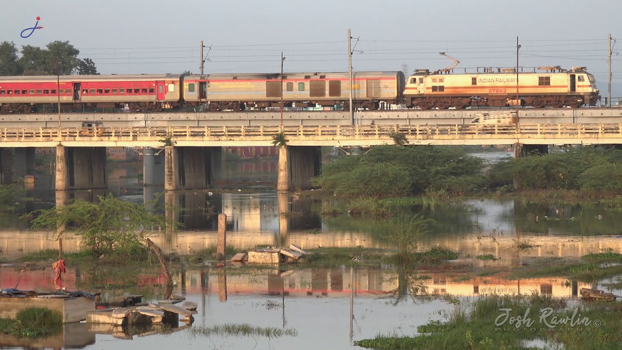 Vaigai Express crosses the Vaigai River in Madurai - YouTube