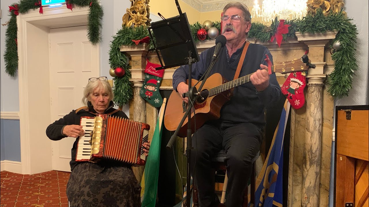 Pat Waters singing “I'll Tell Me Ma”. With Jane on accordion. - YouTube