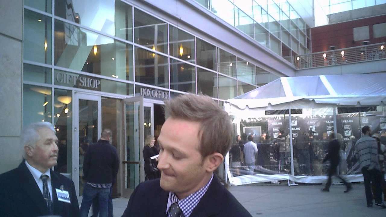 eric ladin signing autographs at the killing premiere 3 26 12 - YouTube