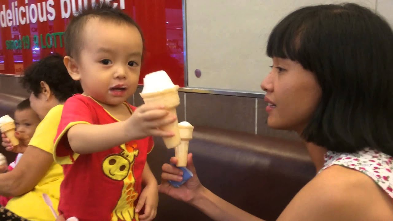 Ku Tin ăn kem ở Lotteria Cần Thơ 20m 18/11/2015 1 - YouTube