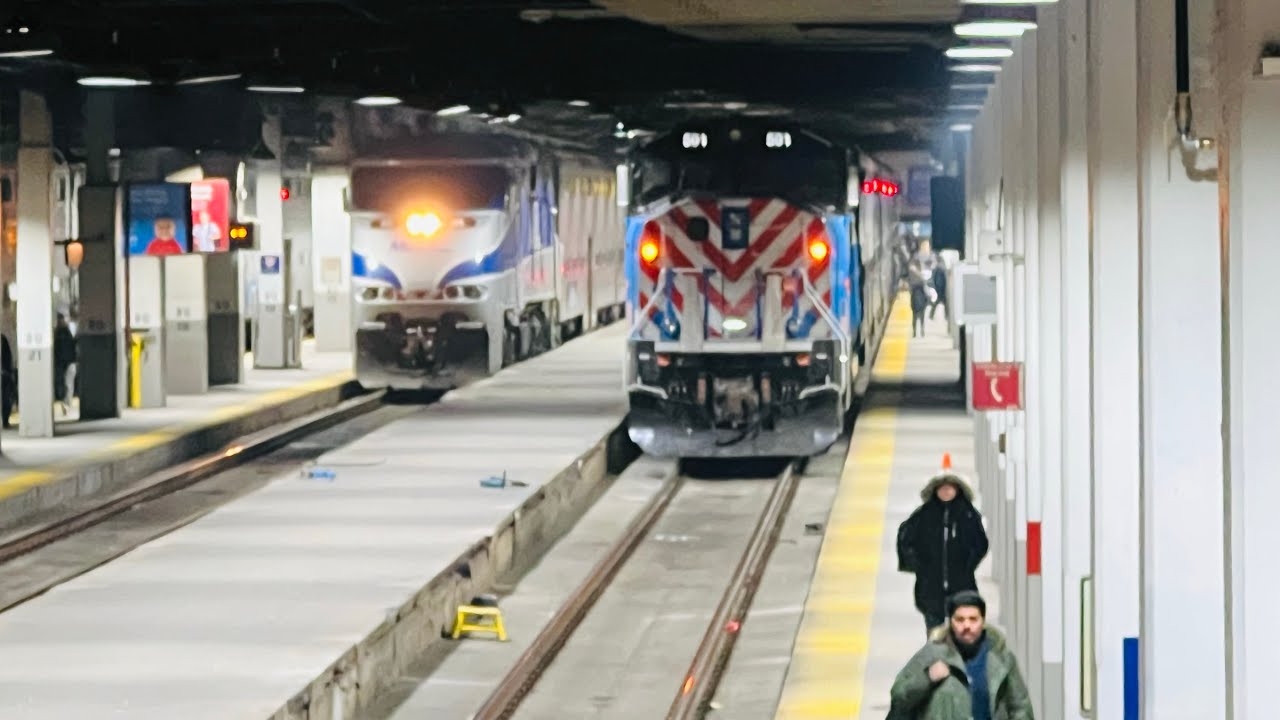 Metra SD70MACH Locomotive, North Concourse, Chicago Union Station ...