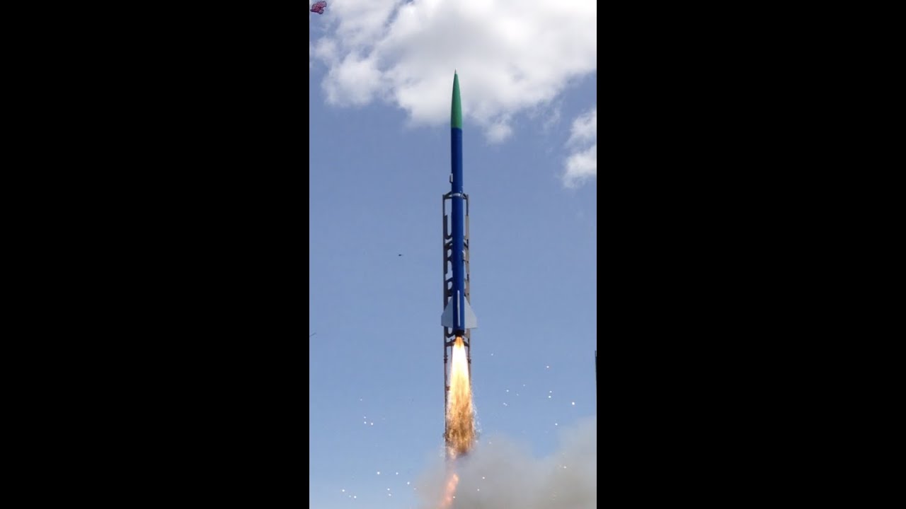High power rocket launch - going supersonic on N-2200 skidmark apcp ...