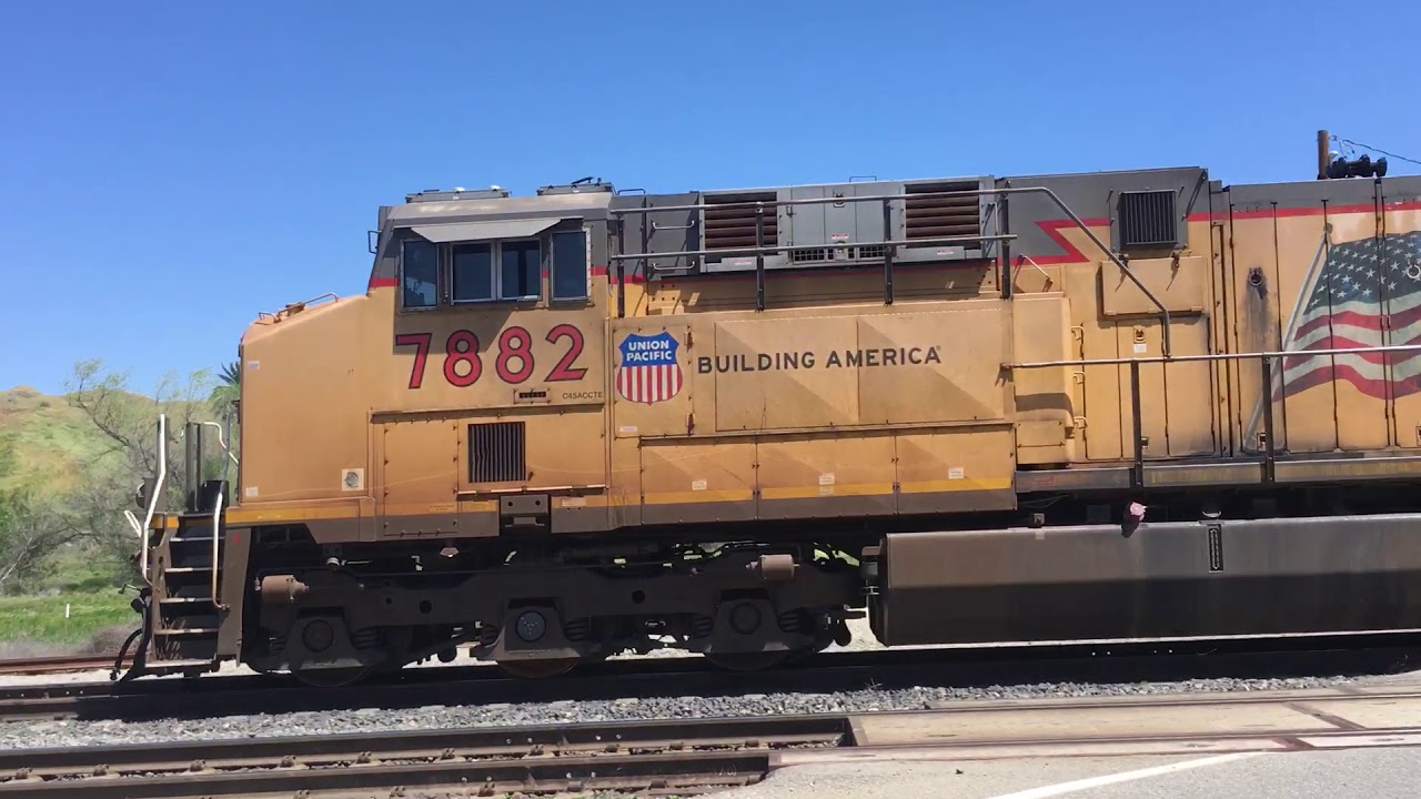 UP 7882 Leads Westbound Stack Train passes through Beaumont CA - YouTube