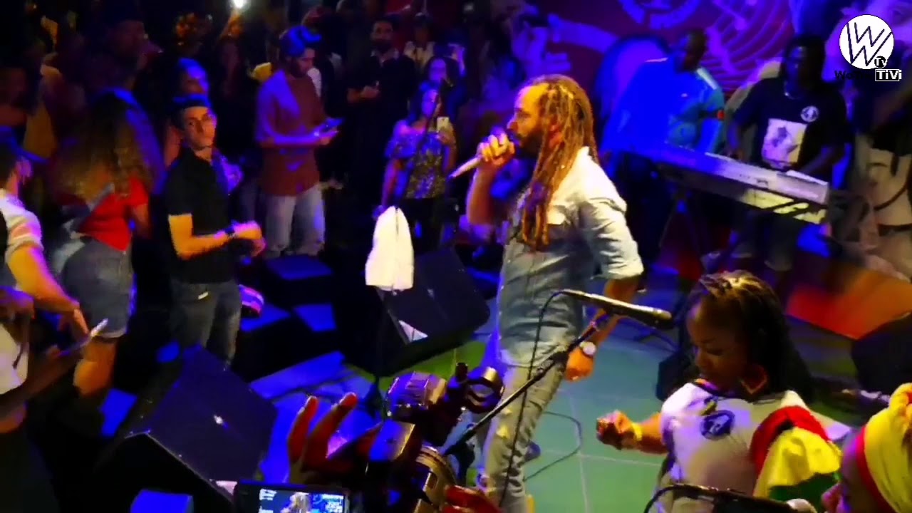 Taïro en concert live au Parker Place - YouTube