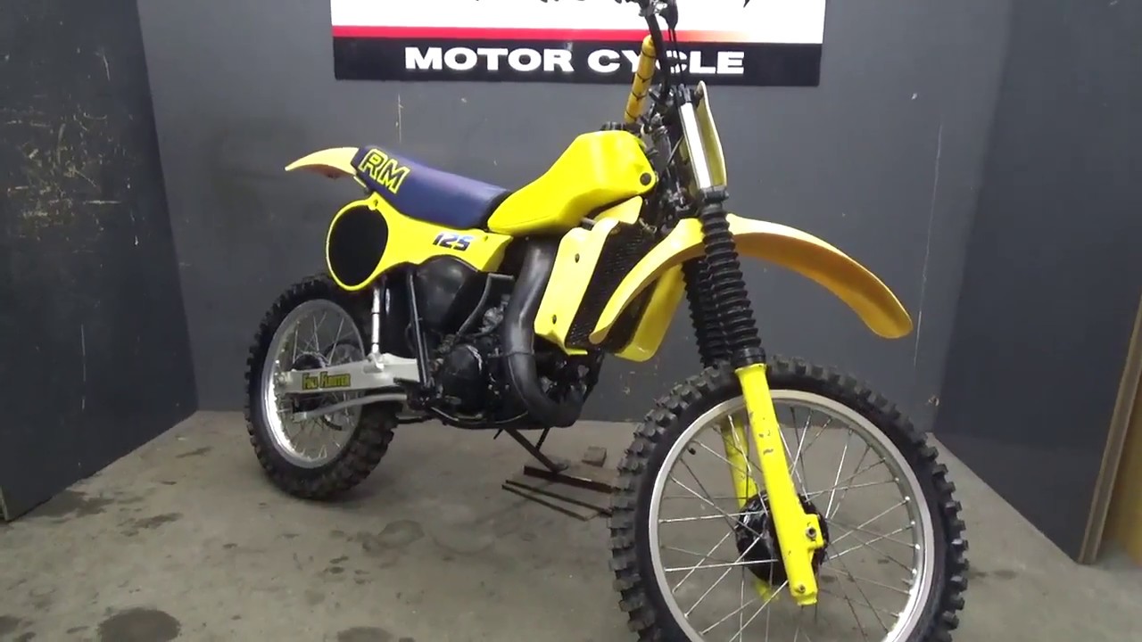 SUZUKIスズキ 1983 RM125（RF11A） エンジンン始動！ キック1発！調子良しなビンテージモトクロッサー - YouTube