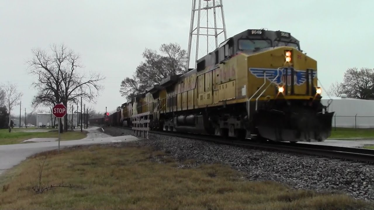 UP 9646 leads westbound rock, Richmond, TX - YouTube