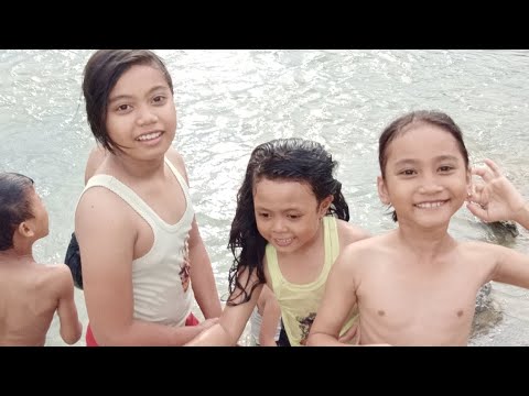 Serunya Berenang Di Kali Desaku - YouTube