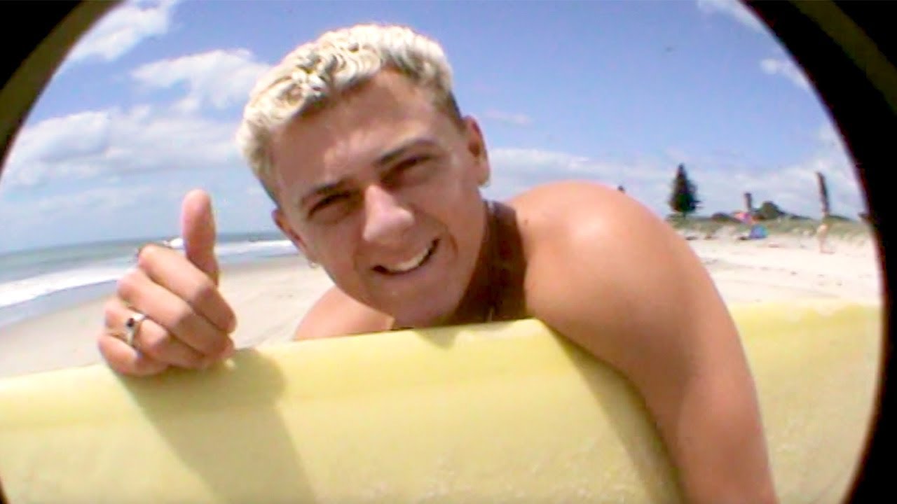Surfing Tay Street Reef - YouTube