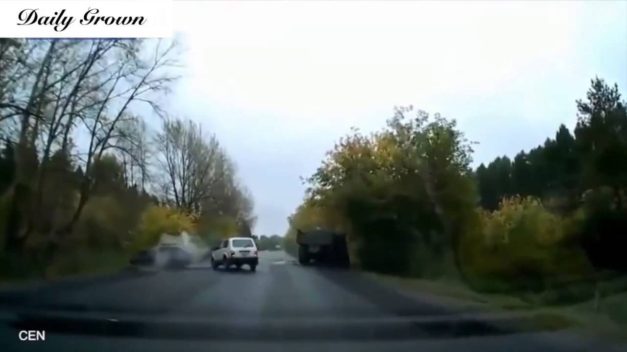 Dashcam captures UFO and the shock car crash that followed moment after ...