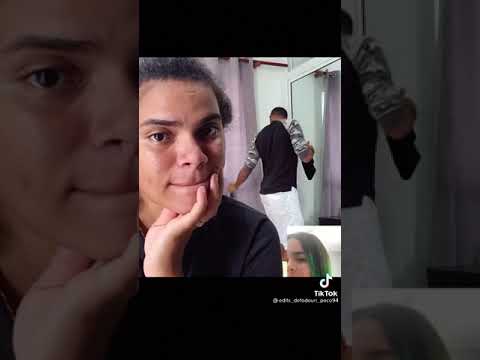 kadın şiddet görüyor galiba yardım işareti yaptı kadınlarda ne istiyorsunuz 😳😰😱