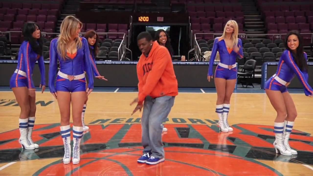 Knicks City Dancers show me How to Dance! - YouTube
