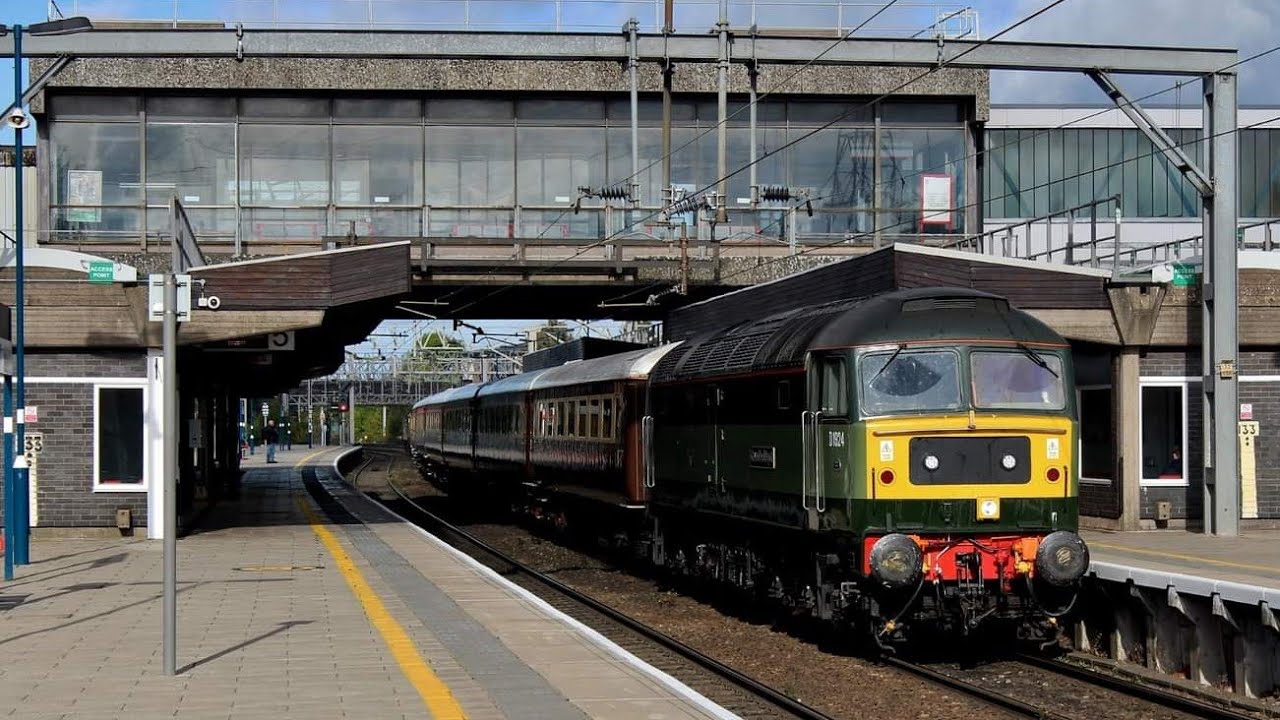 Stafford Railway Station 47805/47810 LSL pass P4 on 5Z69 on the 14th ...