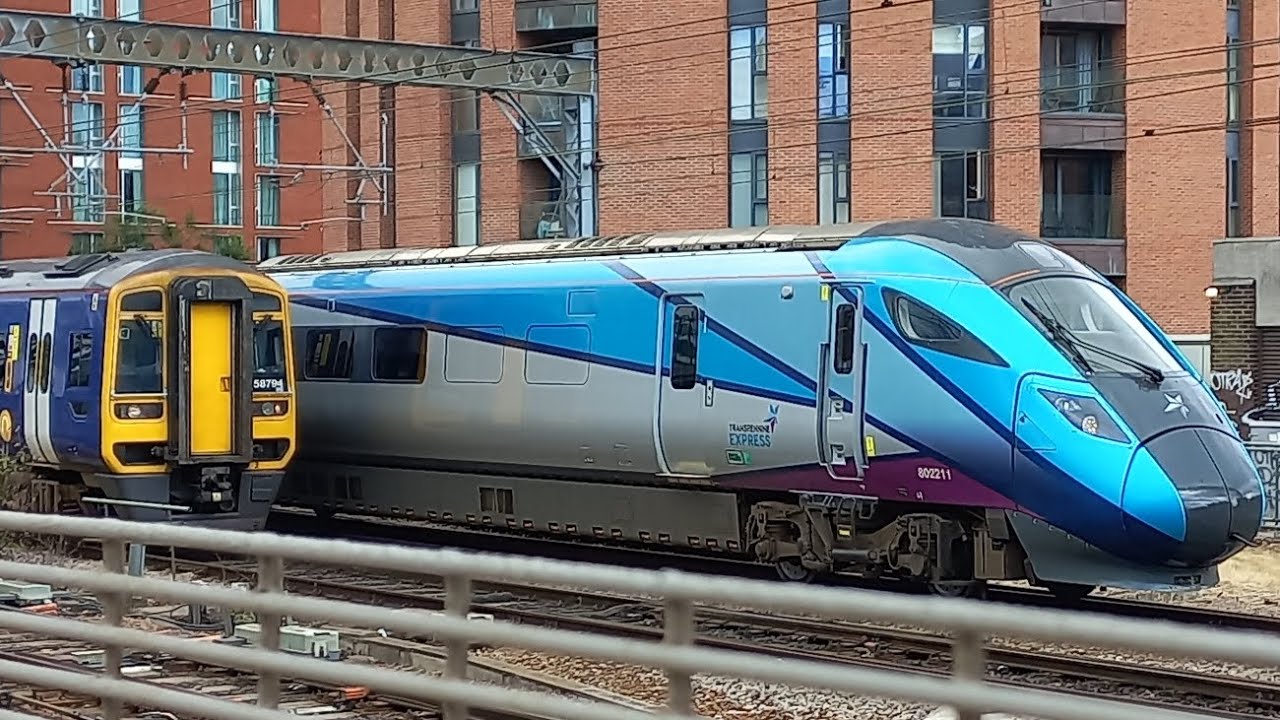 Trains at Leeds ECML - YouTube