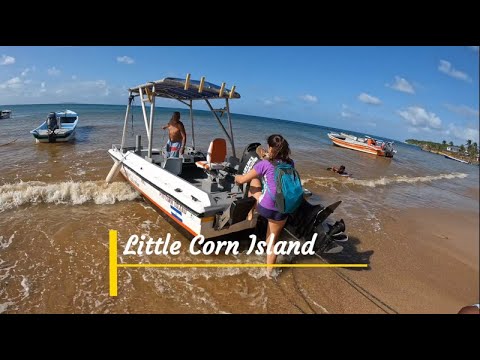 NICARAGUA, CORN ISLAND Snorkeling
