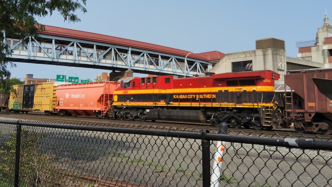 Railfanning the Norfolk Southern Pittsburgh line in Downtown Altoona ...
