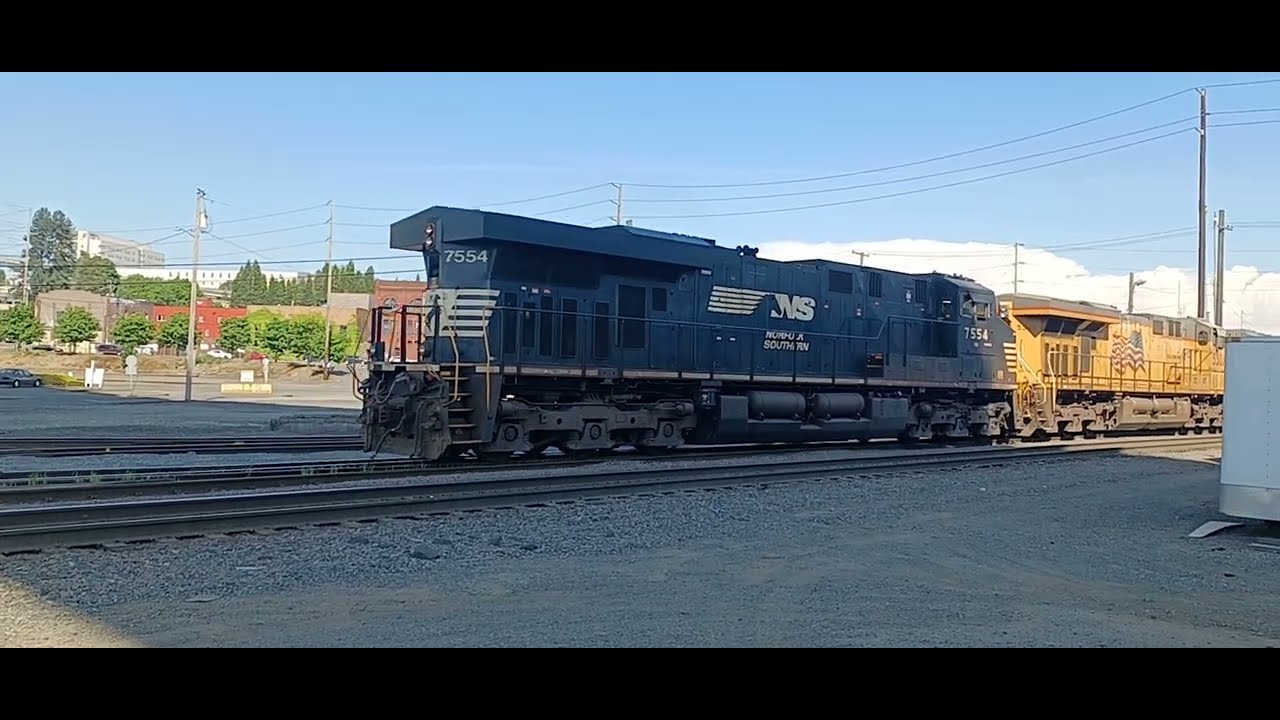Union Pacific 6587, 3935,5308, Norfolk Southern 7574 At UP Albina Yard Portland Oregon. - YouTube