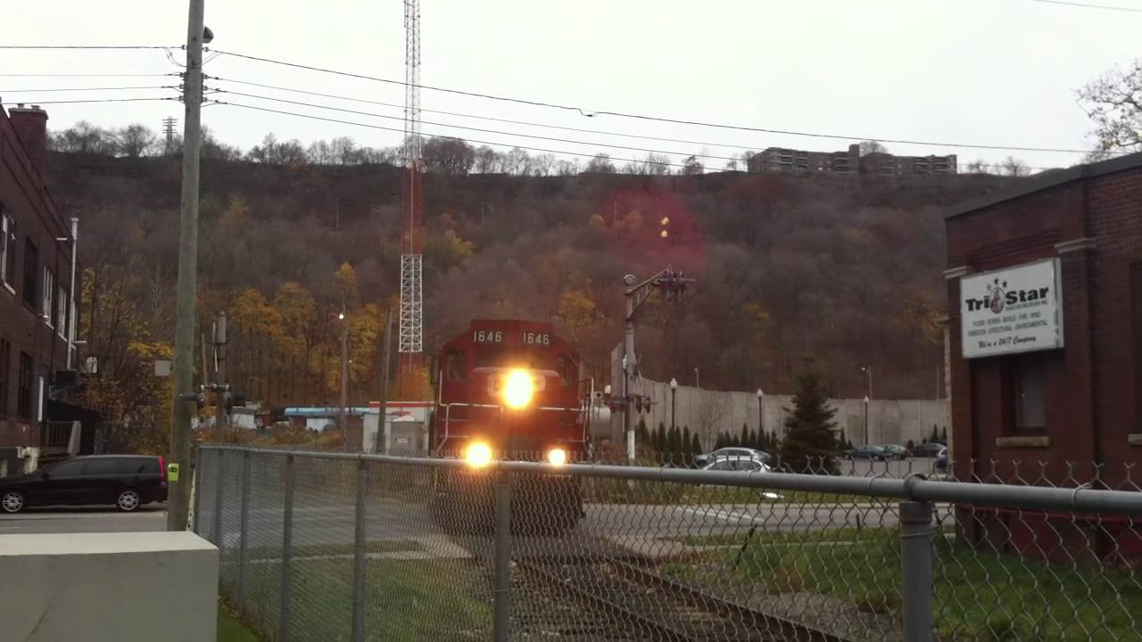 CP 1646 Local heads down The Hamilton Belt Line from Kinnear Yard ...