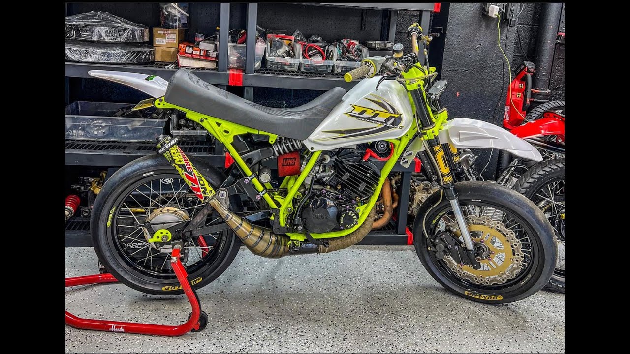 Exhibición de motos Yamaha DT Y motores De 2Tiempo ( importado desde ...