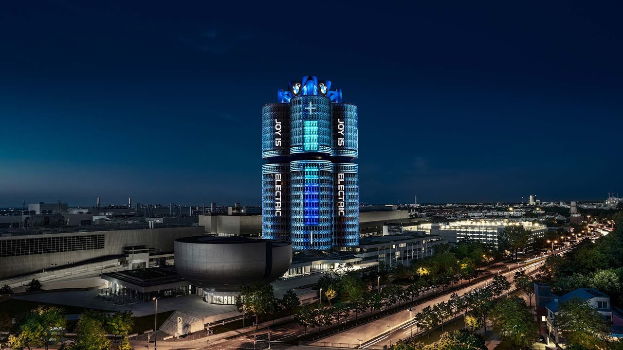 BMW Group Light Show | IAA Mobility 2021 - YouTube