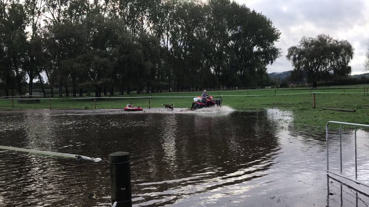 Paddock water fun 1 - YouTube