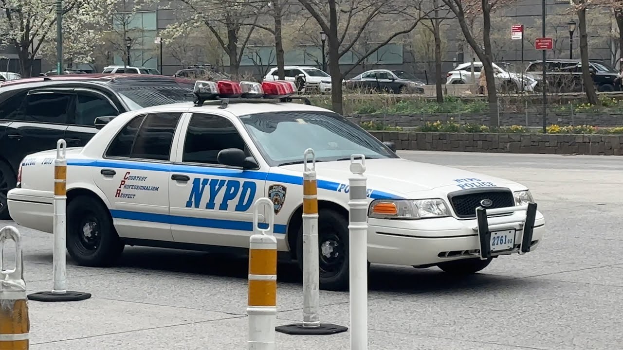 NYPD Ford Crown Victoria Passing By & NYPD Unmarked FPIU Responding ...