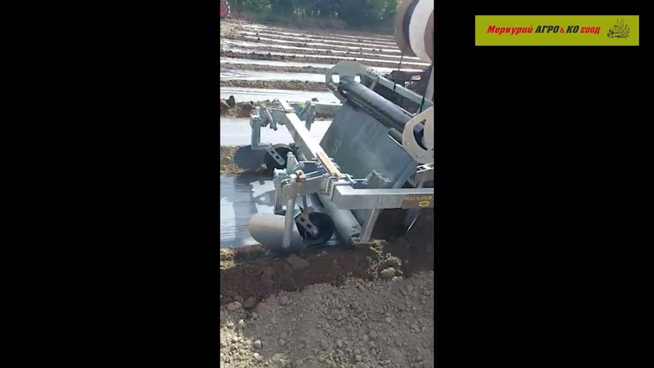 Машина за полагане на мулч предлагана от Меркурий Агро и Ко - YouTube