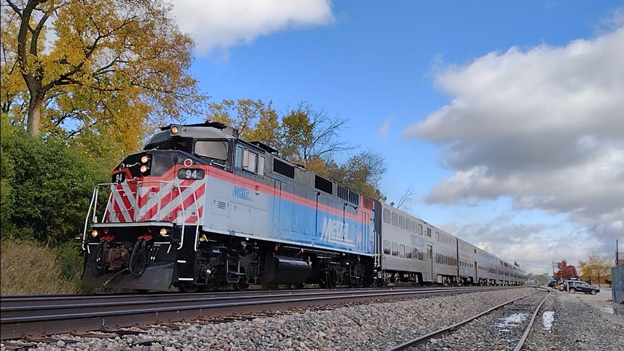 Metra F59PH-3 94 west at Roselle, Illinois on October 12, 2022 - YouTube