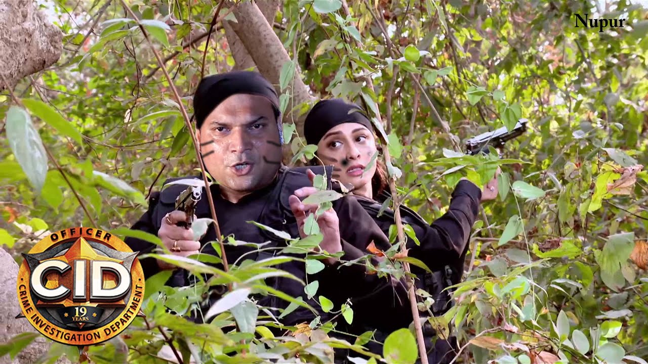 Officer Purvi और Daya गए खतरनाक Commando Mission पर | Best Of CID | CID ...