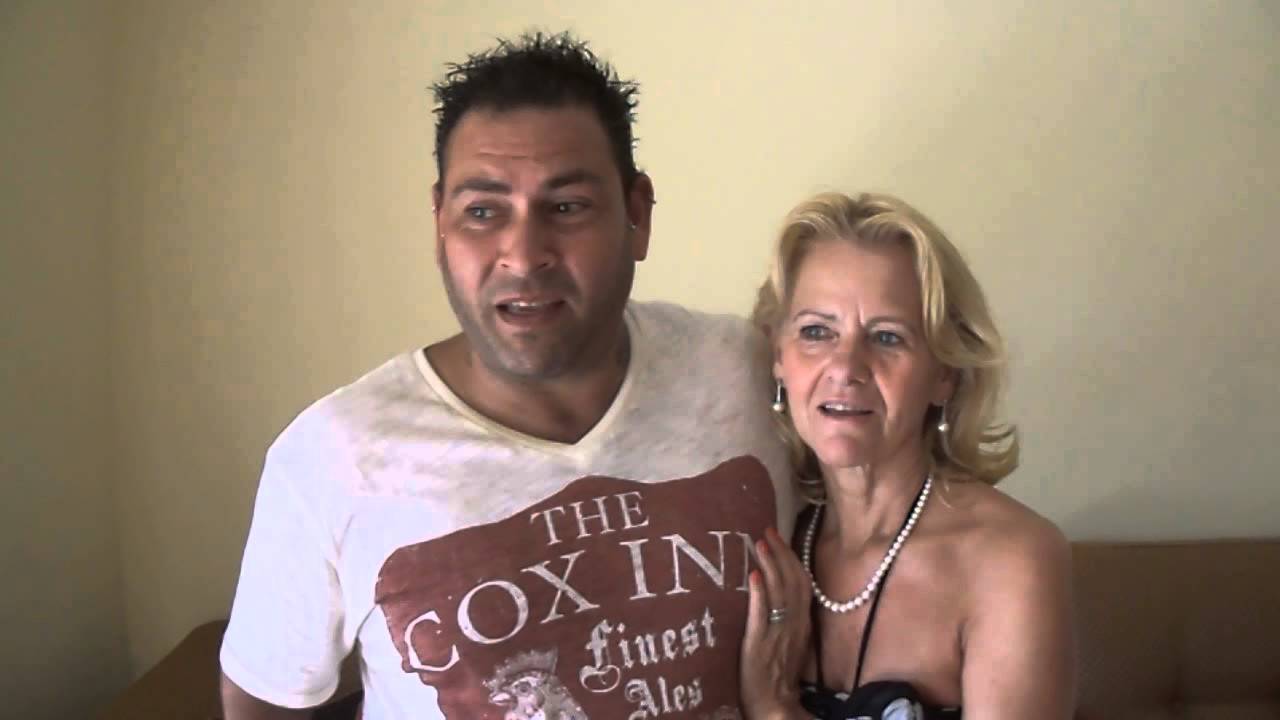 #MyAcronStory - Darren Stubbs moves into his Acron home in Goa - YouTube