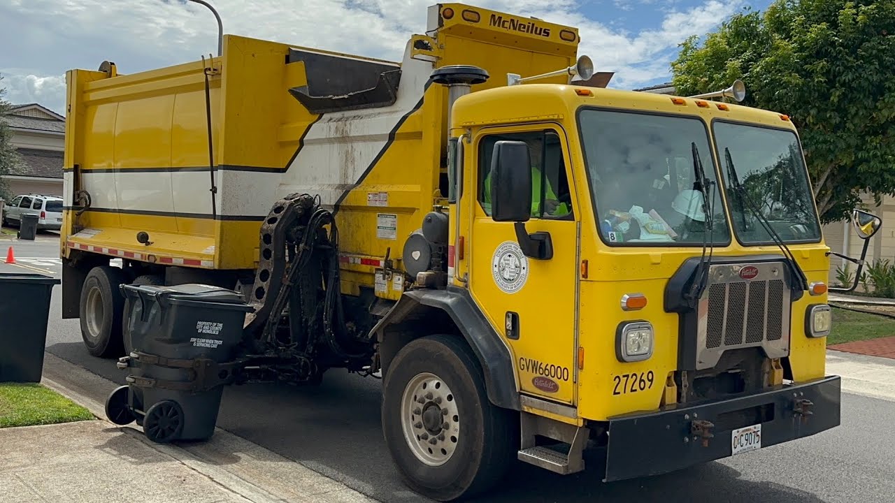 Lid Flipping Yellow Pete 520 McNeilus Autoreach Garbage Truck - YouTube