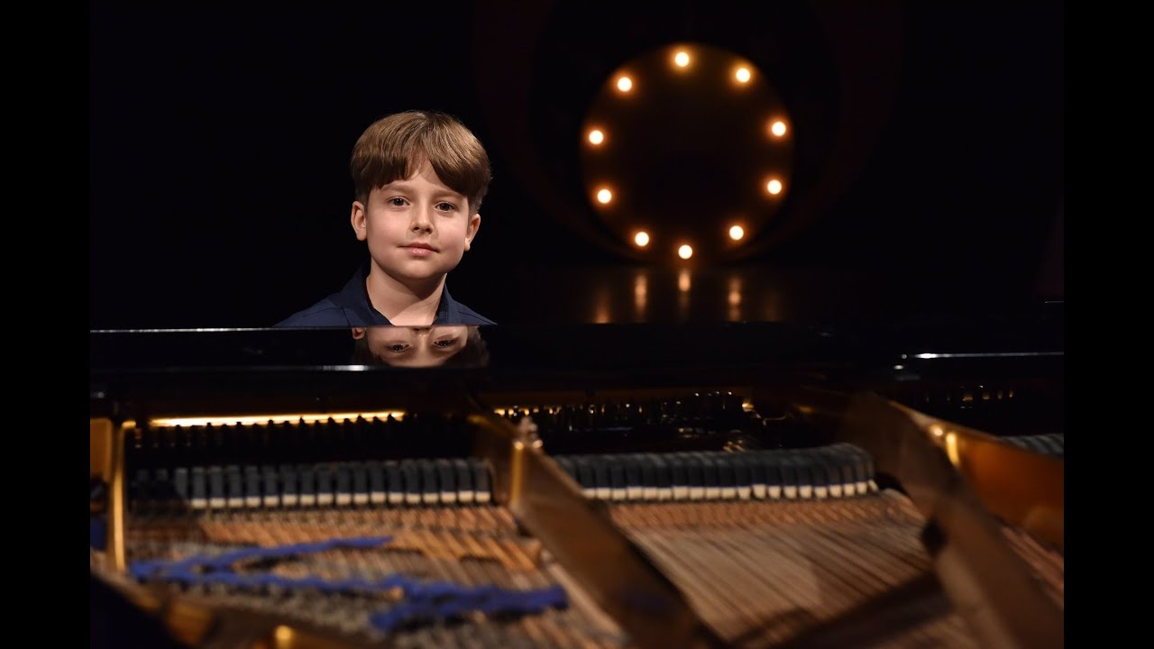 Andrija Cikic, (11 godina) Virtuozi V4+ Sviramo zajednickim jezikom ...