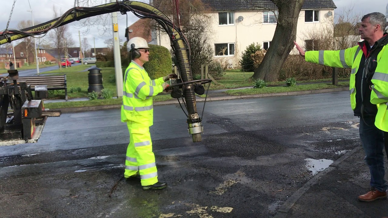 WATCH Pothole machine fixing Lancashire's roads - YouTube