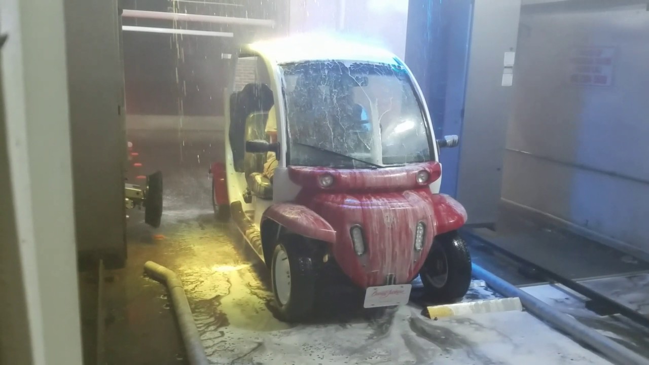 How to keep your golf cart clean at Barrett Jackson Northeast 2017 ...