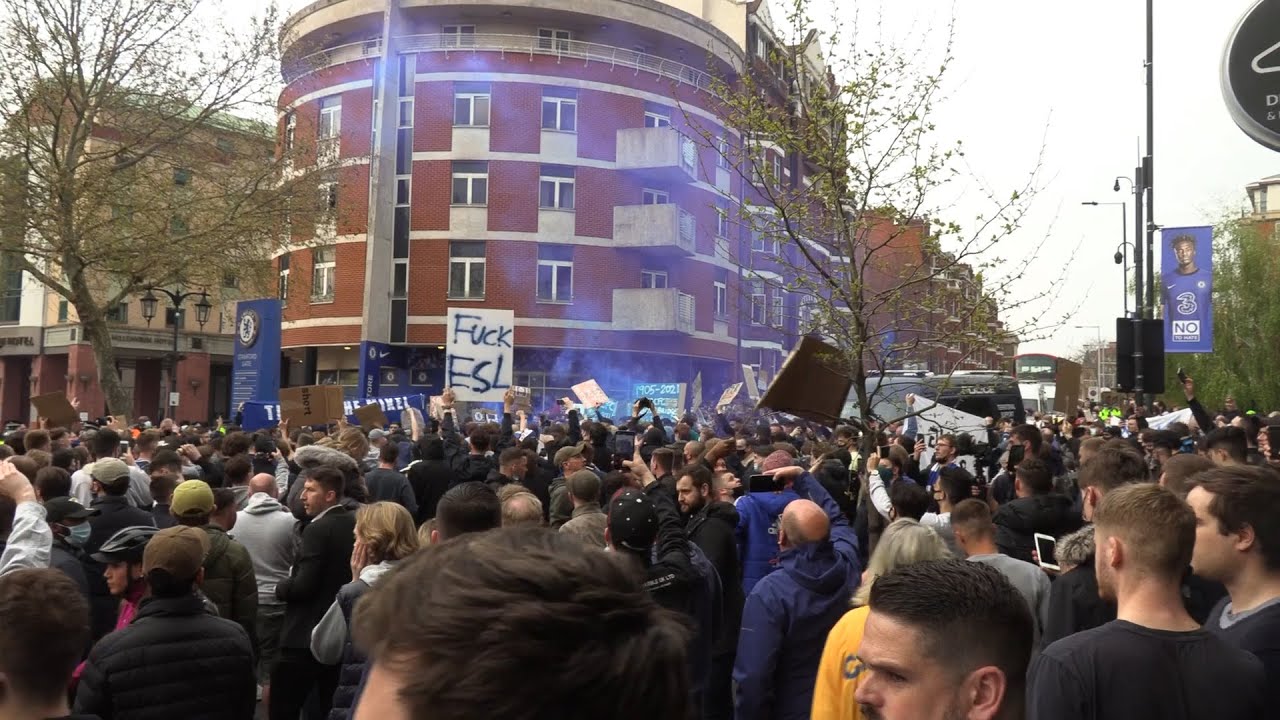 Chelsea Fans Protest The European Super League Outside Stamford Bridge ...