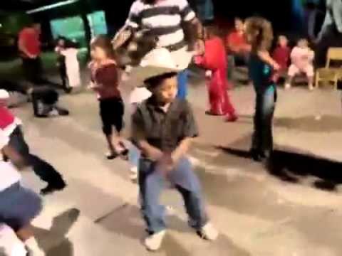 LITTLE MEXICAN BOI DANCING - YouTube