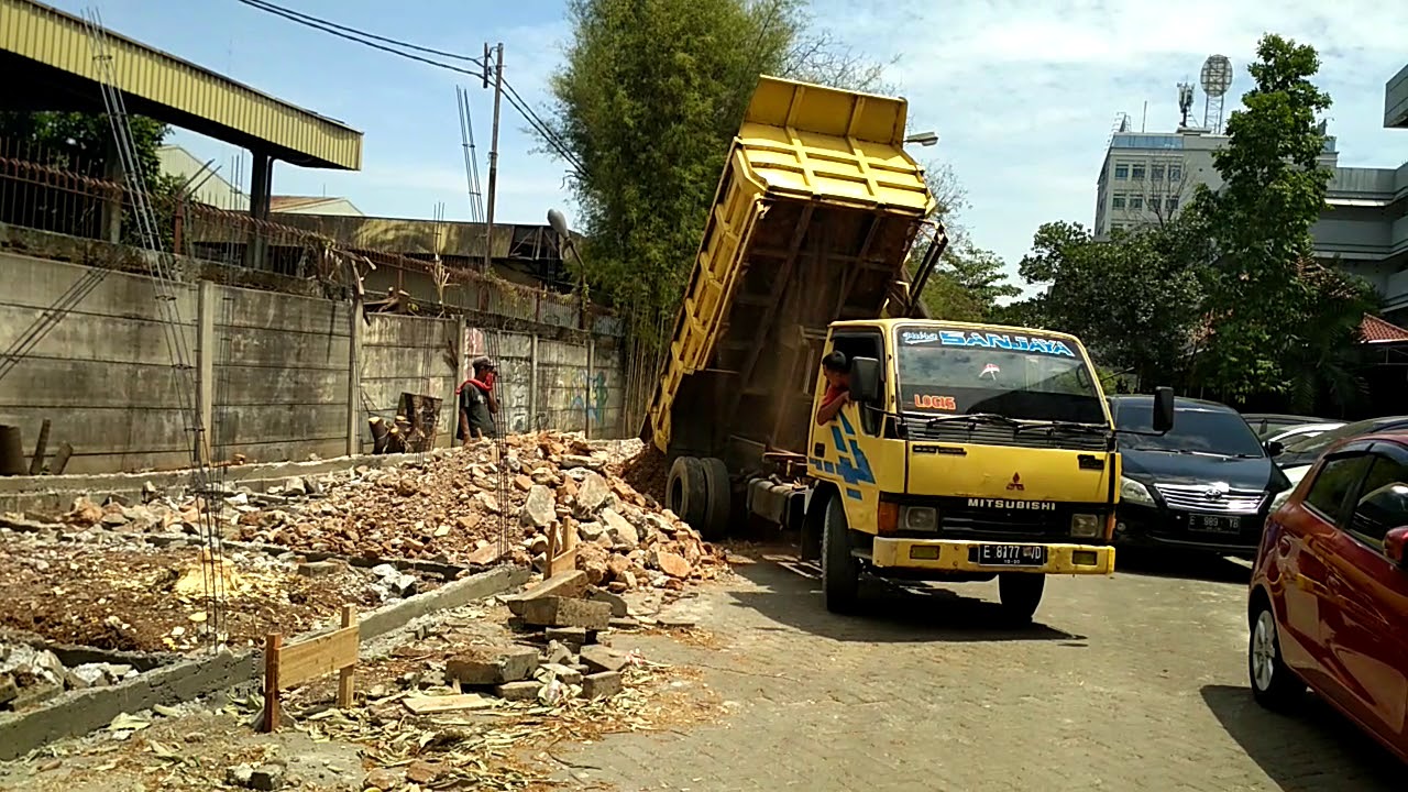 jasa urugan puing/tanah campur - YouTube