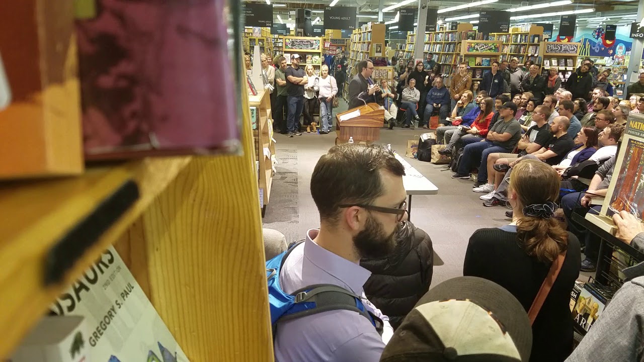 Brandon Sanderson Oathbringer Signing Portland pt1 - YouTube