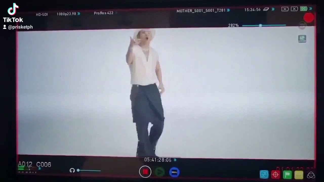 BTS Taehyung Flexing his Muscles! - YouTube