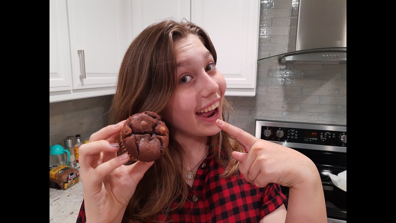 Doing muffins the right way - YouTube