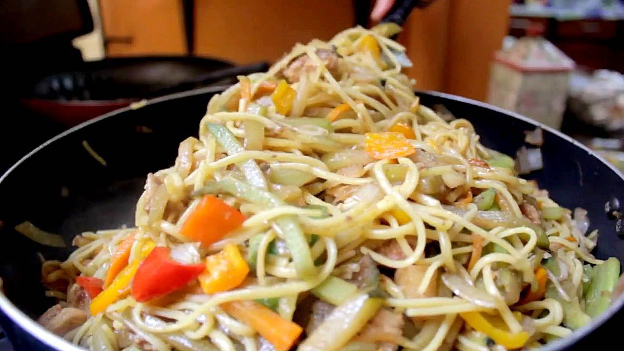 Preparando un Riquisimo Chaomin con Pollo Para Toda la Familia - YouTube