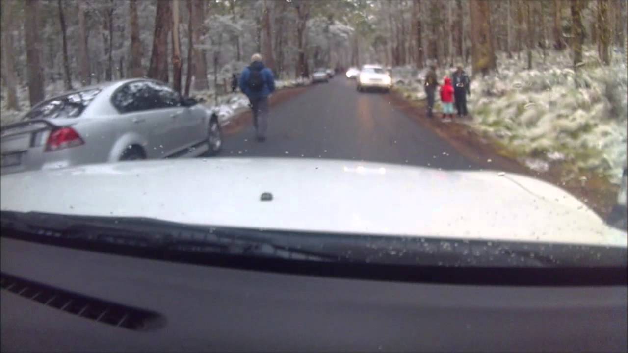 Mount Mackenzie Tenterfield Snow 12/07/2015 - YouTube
