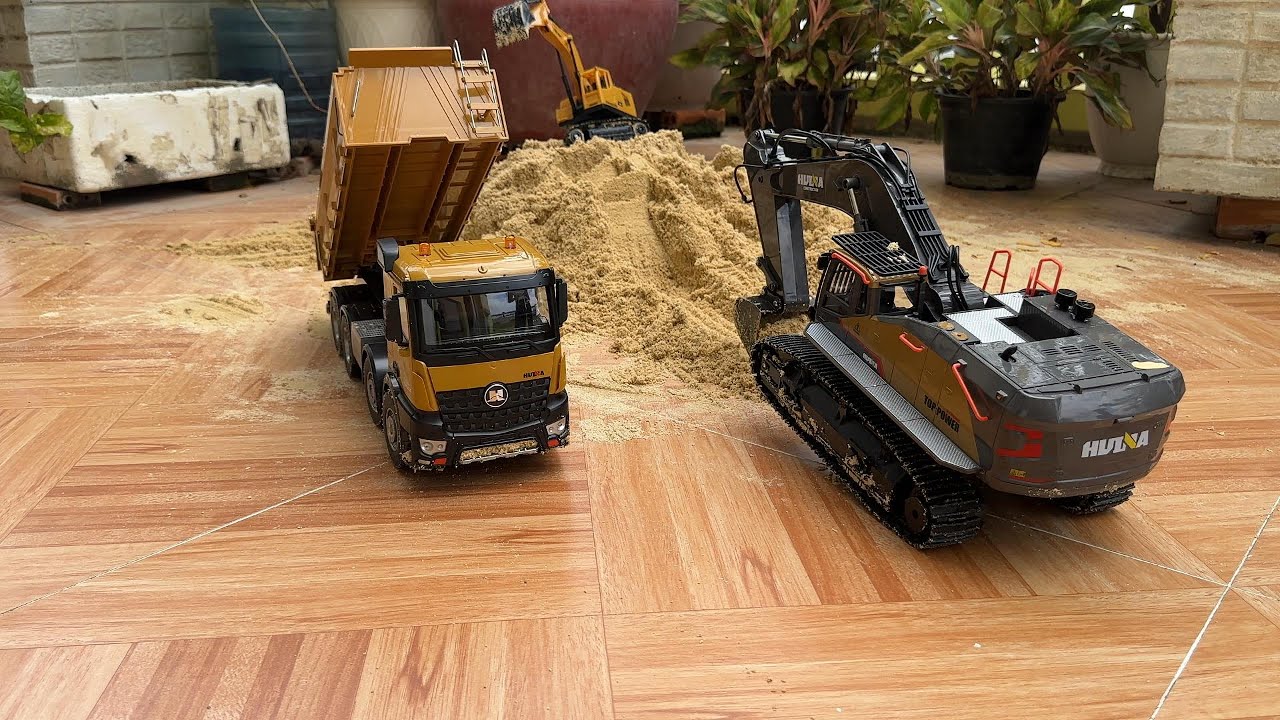 Huina 1592 RC Truck Unboxing – Mini Construction in Action - YouTube