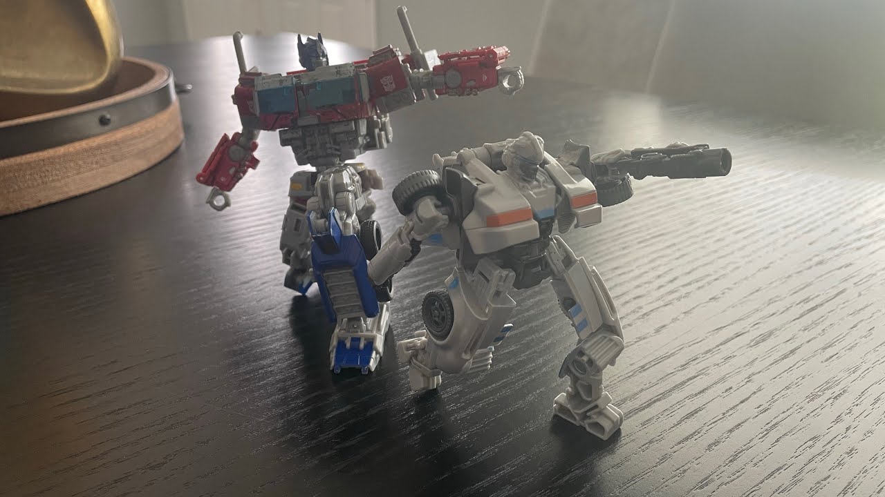 Optimus prime and mirage transformation - YouTube