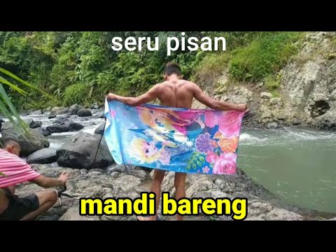 seru mandi bareng di sungai,di hari lebaran ke dua bersama teman teman.