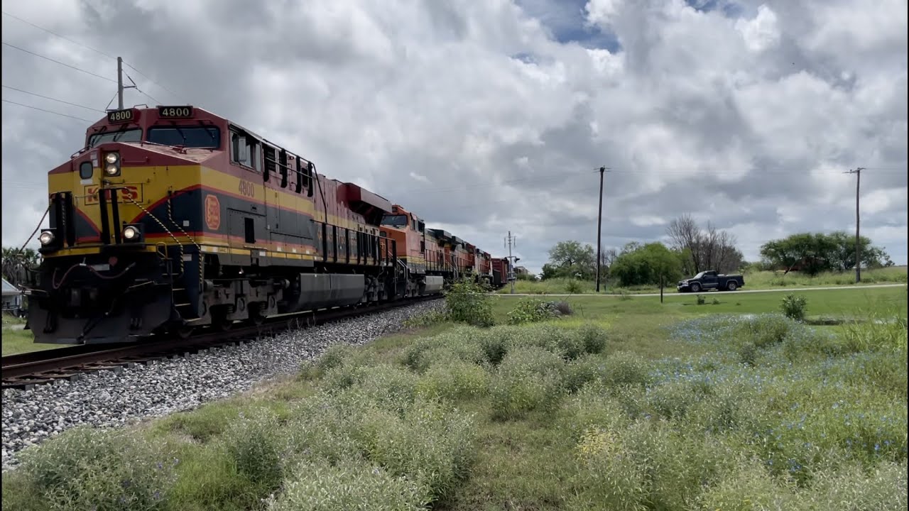 KCS 4800 ES44AC w/ KCS Dash 9’s, GECX Dash 9, & Weird Horn Leads ...